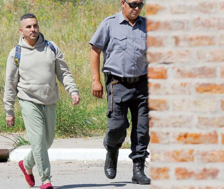 El femicida Tablado no vivirá en Virasoro, tras el repudio social ...