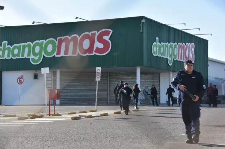 Tensión en Rawson por un intento de saqueo en el súper Chango Más: hay ...